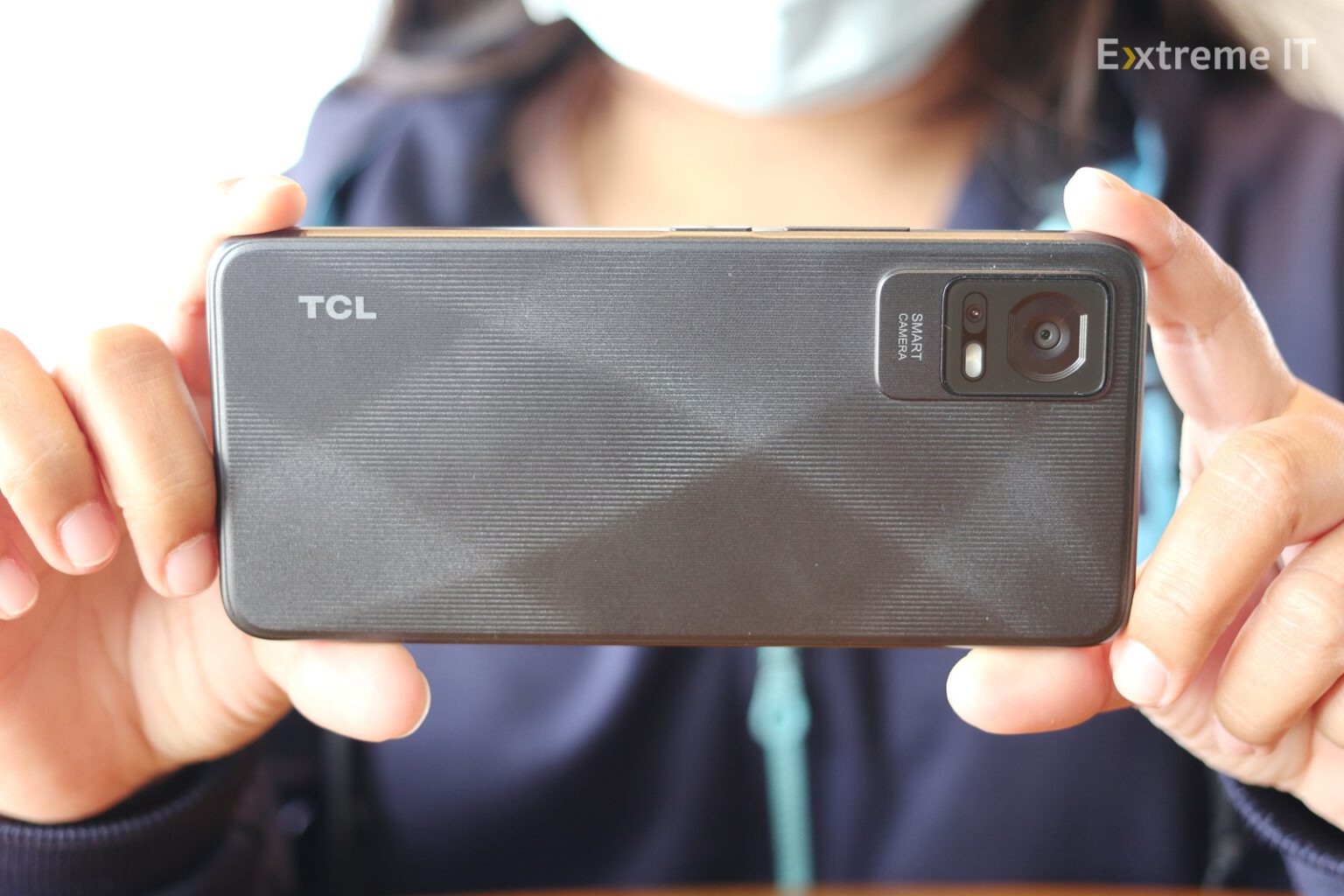 รีวิว TCL 405 สเปคสุดคุ้ม กล้องคู่ ลำโพงคู่ กับค่าตัวเบาๆเพียง 3,799 บาท - Extreme IT